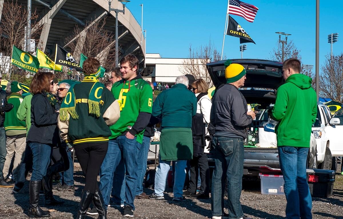 Top 10 College Football Tailgating Destinations You Can't Miss
